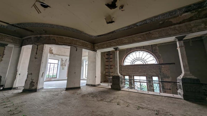 Tbilisi: Abandoned Cinema Tour - The Architecture: A Closer Look