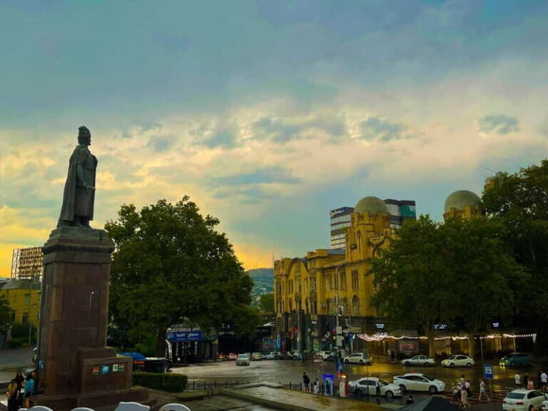 Tbilisi: Legends and Tales Walking Tour with Coffee & Sweets - Secret Corners and Grand Facades