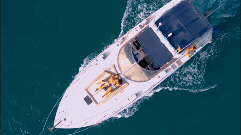 Tenerife Yacht charter Yacht Octavo Pecado - The Experience on Board