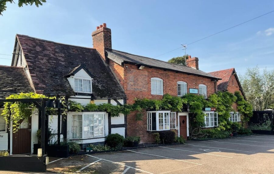 The Alternative Shakespeare Tour + 3 Course Carvery - The 16th Century Inn and the Carvery
