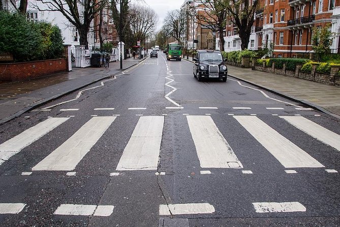 The Beatles tour in London in Spanish - Key Points