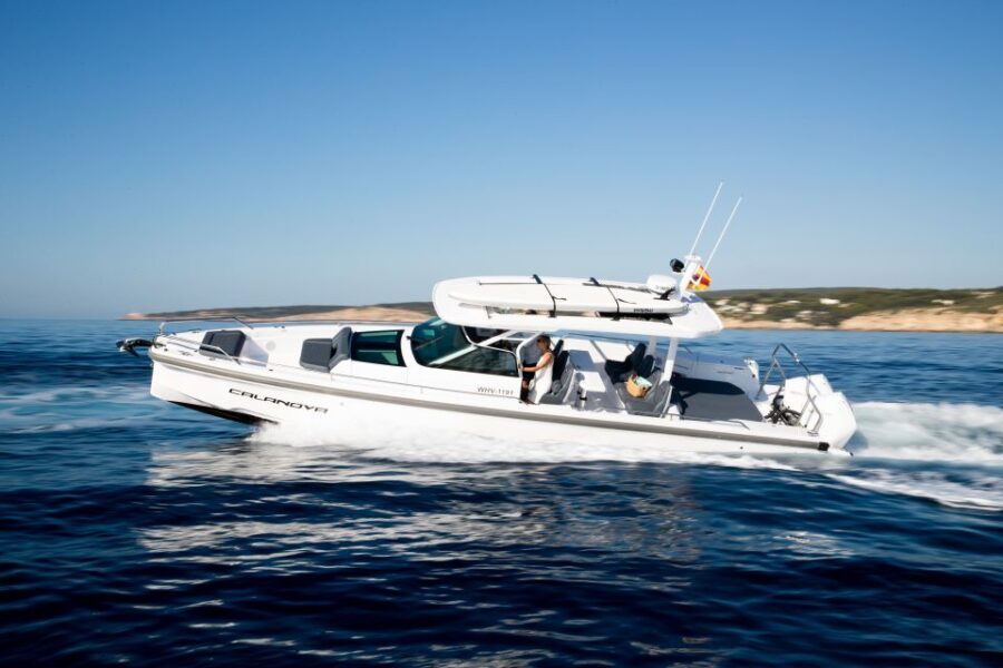 The Fastest All Inclusive Private Motor Yacht in Santorini - Why Choose This Private Yacht Tour?