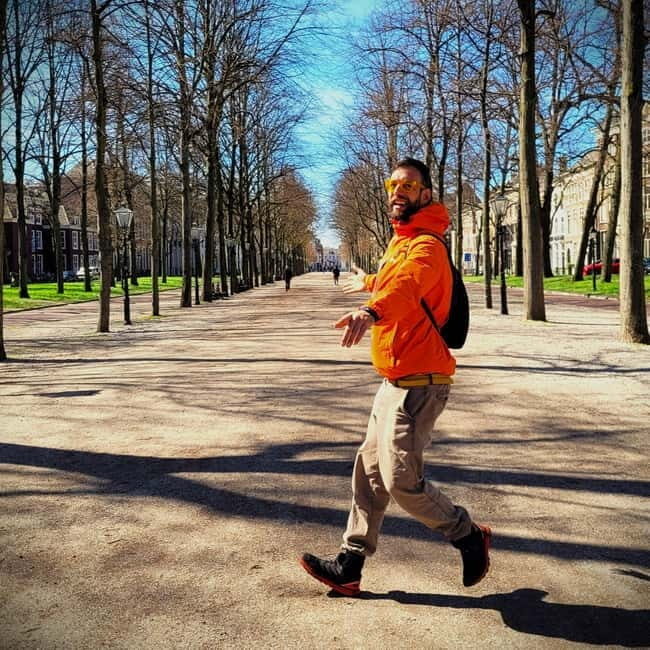 The Hague: Guided Bike Tour with Storyteller Guide - Who Should Consider This Tour?