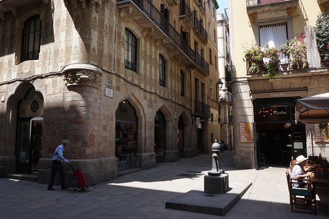 "The Shadow of the Wind" Novel Walking Tour - Key Points