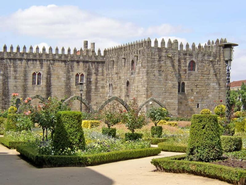 The Soul of Braga: Cathedrals, Palaces and Sanctuaries - Elegant Palaces and Medieval Defenses