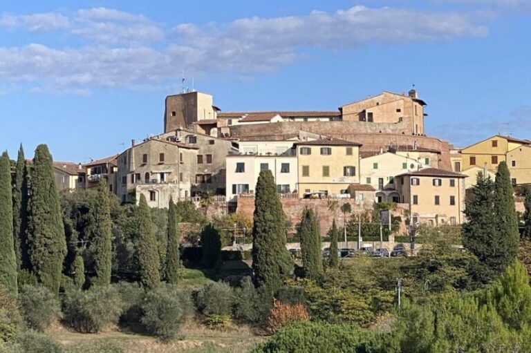 The Tuscan lavender field - The Role of the Guide and the Small Group