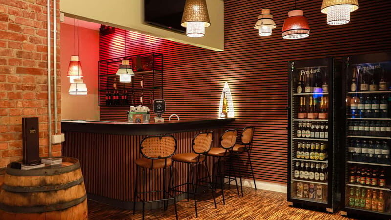 The Ultimate Berlin Golf Bar for Groups, Games & Good Times - What You Can Expect at EvoGolf