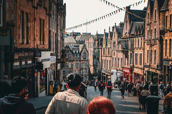 The Ultimate Edinburgh City Hike including Old and New Town - What You Can Expect from the Experience