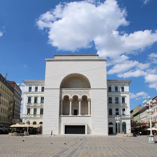 Timisoara: Private Walking Tour with a Local Guide - The Itinerary: A Walk Through Timisoara’s Beating Heart