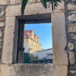 Tisno: Tour of the town with churches and palaces - The Experience of a Guided Tour