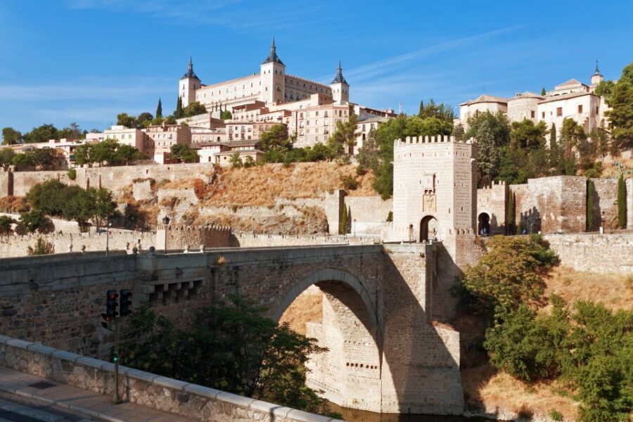 Toledo: History of the Three Cultures Guided Walking Tour - Detailed Itinerary Breakdown