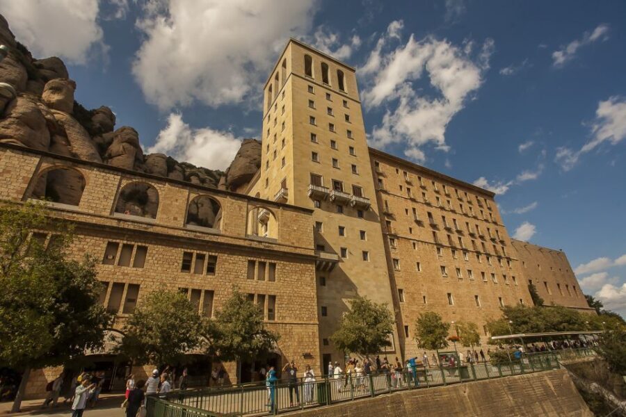Tot Montserrat: Transport, Museum Tickets, and Lunch - Transportation and Timing: Why It Matters
