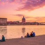 Toulouse: Express Walk with a Local in 60 minutes - Walking Through Toulouse’s Landmarks