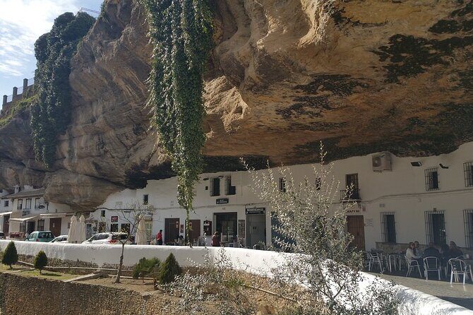 Tour in Ronda with Guided Visit and Setenil de las Bodegas - Transportation and Group Dynamics