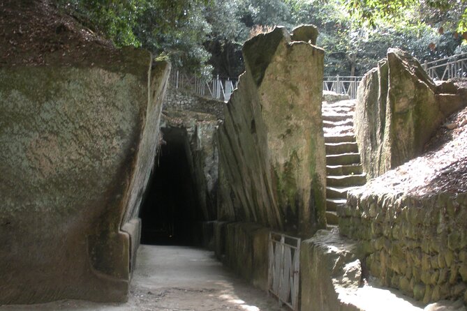 Tour in the ruins of Cuma with an archaeologist. - Key Points