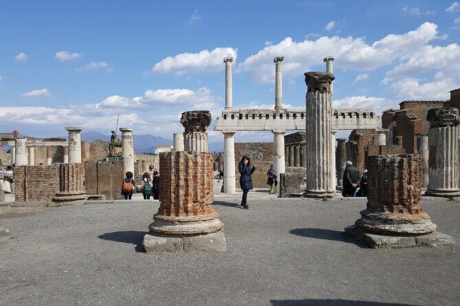 Tour of Pompeii & Amalfi Coast with Skip the Line & Pick Up from Naples Port - Exploring Pompeii: An In-Depth Journey