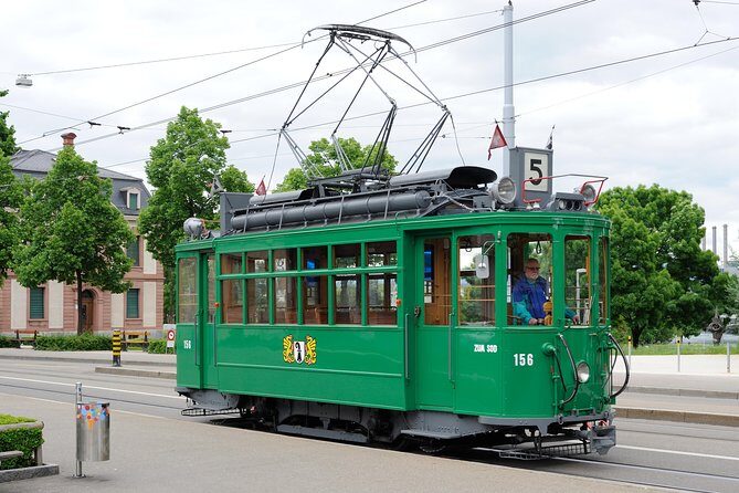 Tour on the vintage tram - Comfort and Practicalities