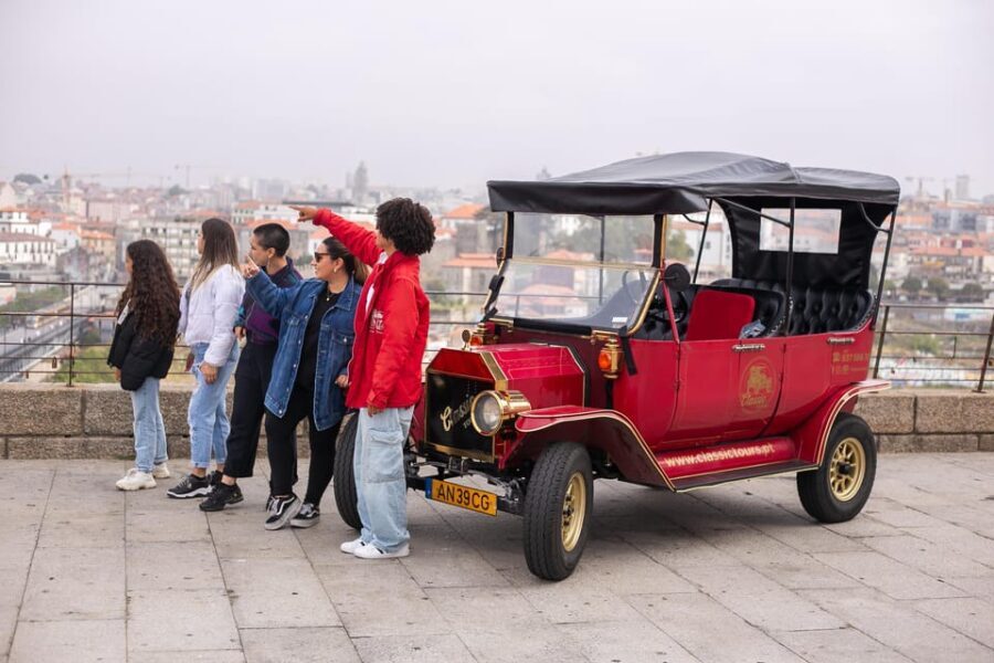 Tour Porto: Classic Car + A Toast with Port Wine - Highlights of the Tour