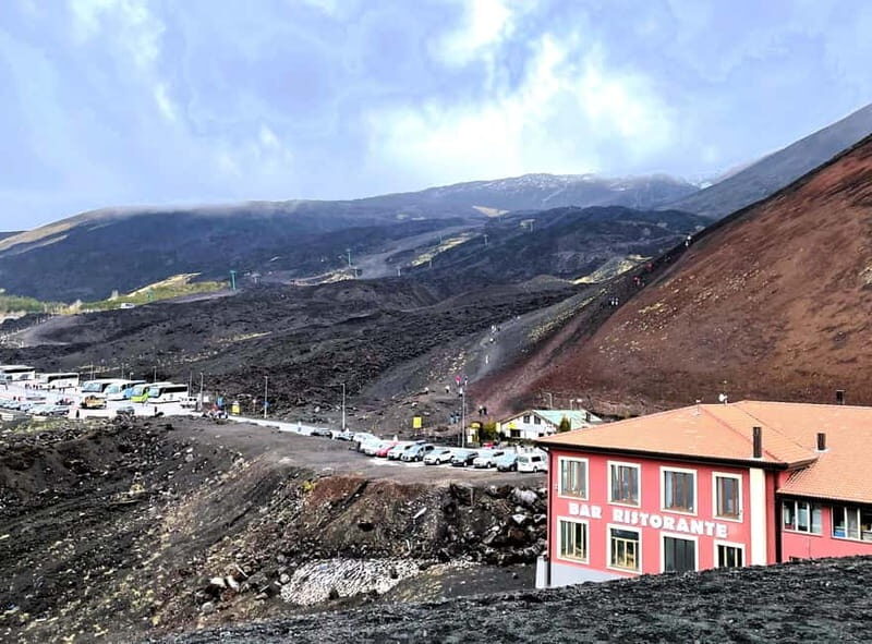 Tours Privato in Mini van Monte Etna e Taormina da Siracusa - Exploring Mount Etna: Power and Beauty in Motion