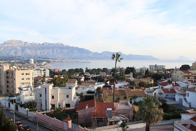 Transfer from Alicante airport to Albir in private Sedan car max. 3 passengers - FAQ