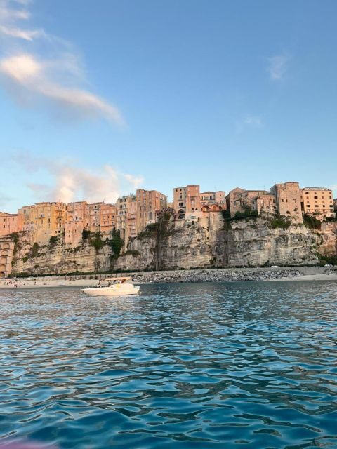 Tropea: tour in barca al tramonto con aperitivo - The Experience in Detail