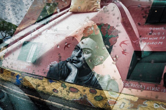Trullo Photo Tour: popular art and poetry on the walls of a neighborhood - The Meeting Point and Logistics
