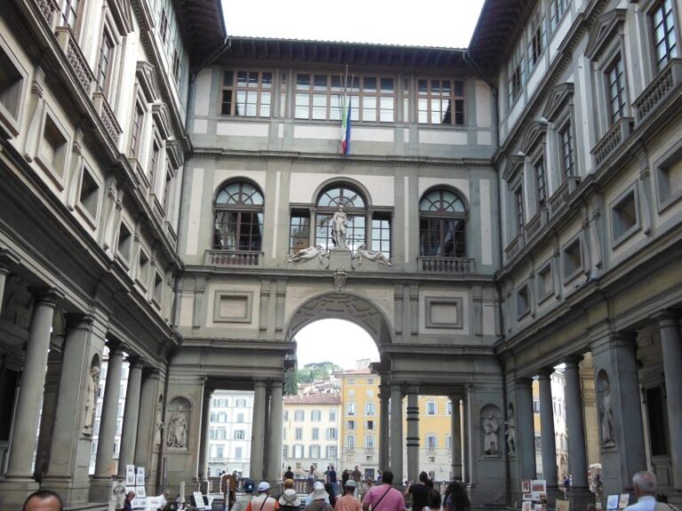 Uffizi and Accademia: Independent Visit with Audio Guide - Visiting the Uffizi Gallery