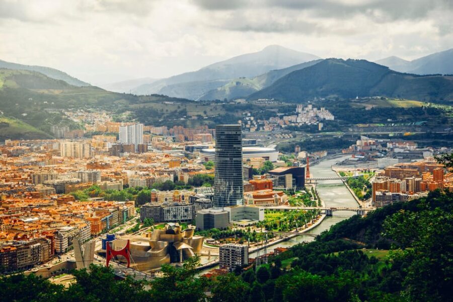 Unique Landmarks of Bilbao  Walking Tour for Couples - What You Can Expect from the Tour Experience