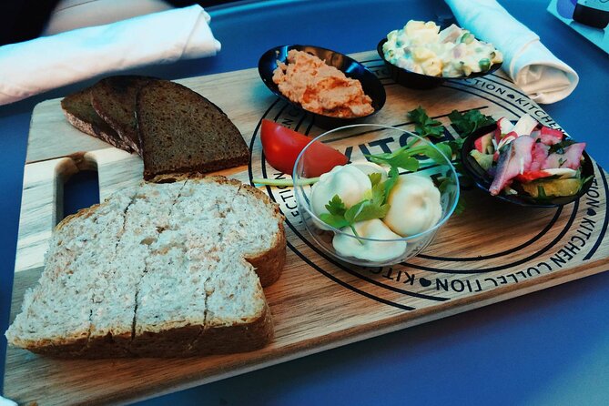 Unique Traditional Bulgarian Meal at the Seven Rila Lakes Hut - Key Points