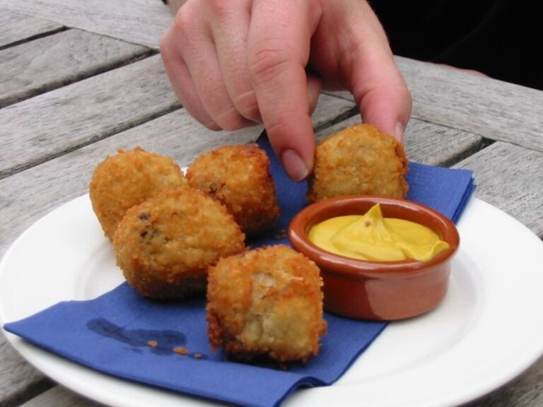 Utrecht - Food Tour: Try out 6 dutch bites - Exploring Utrecht’s Heritage and Cheese