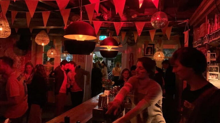 Utrecht: Ultimate Leos Pub Crawl with Local Host & Shots - An In-Depth Look at Utrecht’s Ultimate Pub Crawl
