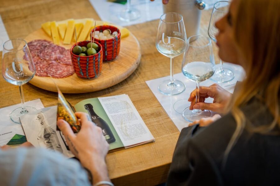 Valdobbiadene: Prosecco Tasting Experience - The Scenic Setting and Atmosphere