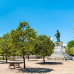 Valence: Express Walk with a Local in 60 minutes - Key Points