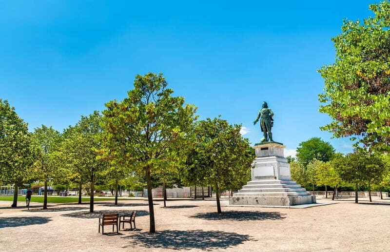 Valence: Express Walk with a Local in 60 minutes - Key Points