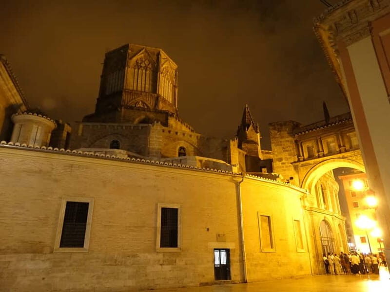 Valencia: Legends and Secrets Moonlight Walking Tour - A Deep Dive Into the Itinerary