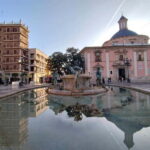 Valencia: Market Food Tour Including Tapas & Paella Tasting - Architectural Highlights and Stories