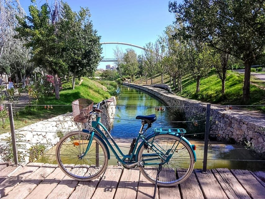 Valencia: Normal bike and Electric bike Rental Ruzafa - Exploring Valencia by Bike: A Practical and Enjoyable Choice