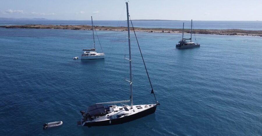 Valencia: Private Boat Trip with Paddle Boarding and Drinks - Dining Options: On Board or Ashore