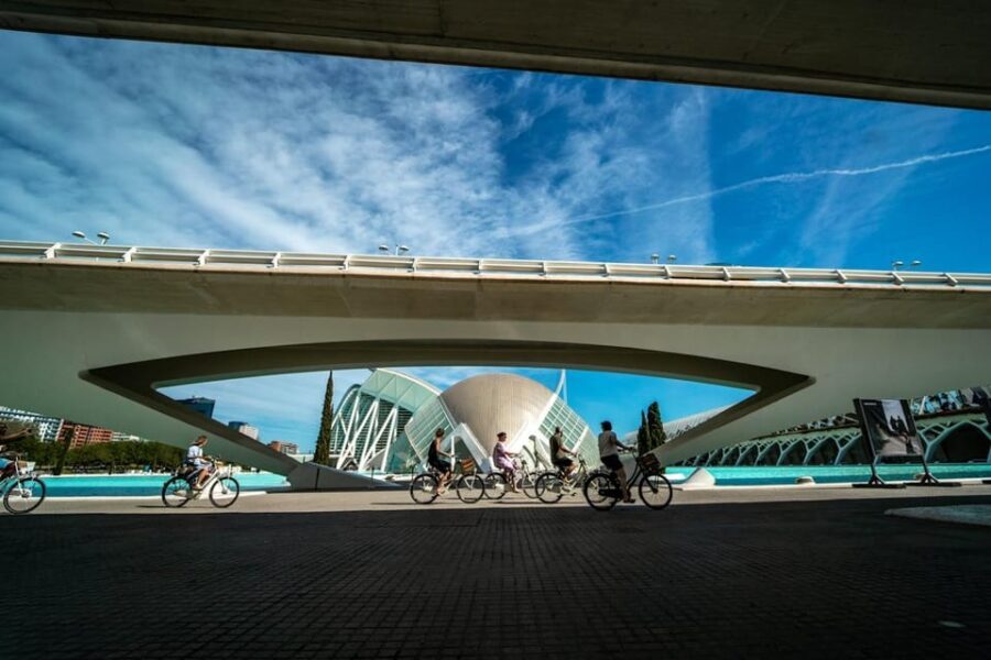 Valencia: Private City Tour on Bike with Drink Stop - Breaking Down the Itinerary