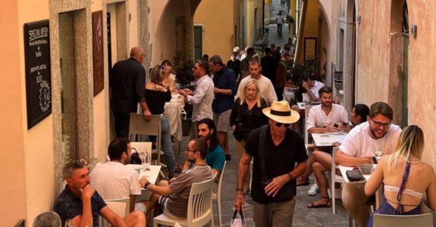 Varenna: Wine Tasting and Entry Ticket to Castello di Vezio - The Experience: What Travelers Can Expect