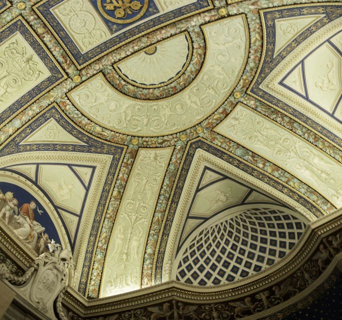 Vatican Museums, Sistine Chapel, & Raphael Room Private Tour - Analyzing the Experience and Its Value