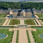 Vaux le Vicomte Chateau Entry Ticket and Chateaubus Transfer - Exploring Vaux le Vicomte: Architecture and Gardens