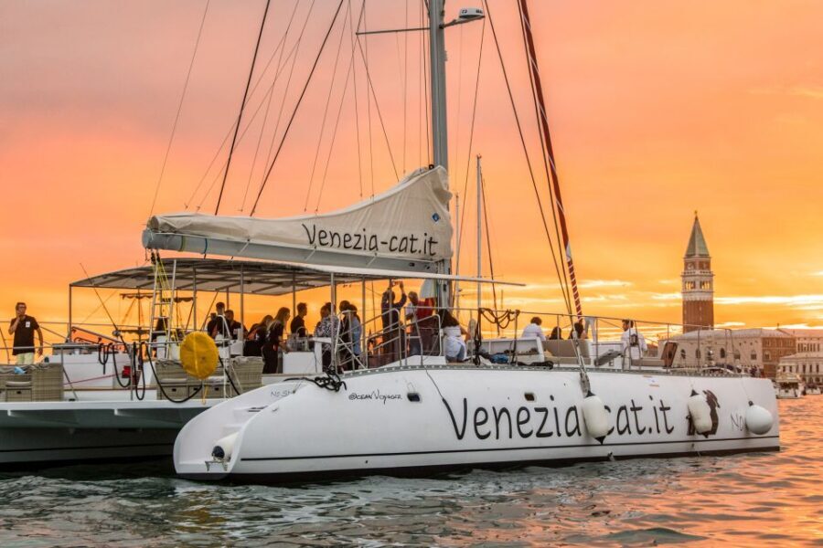 Venice: Catamaran Sunset Jazz Cruise with Aperitivo - Key Points