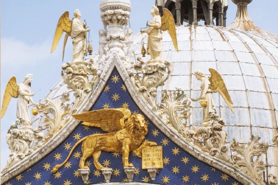 Venice: Doge's Palace and Basilica Tour with Gondola Ride - The Gondola Ride: A Picture-Perfect Moment