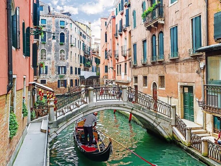 Venice: Exclusive Gondola Tour of Grand Canal & Secret Spots - The Itinerary Breakdown