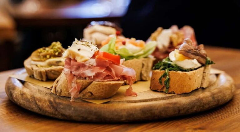 Venice Food Tasting Tour: Bites, Wine, Dinner & Local Guide - The Walking and Timing