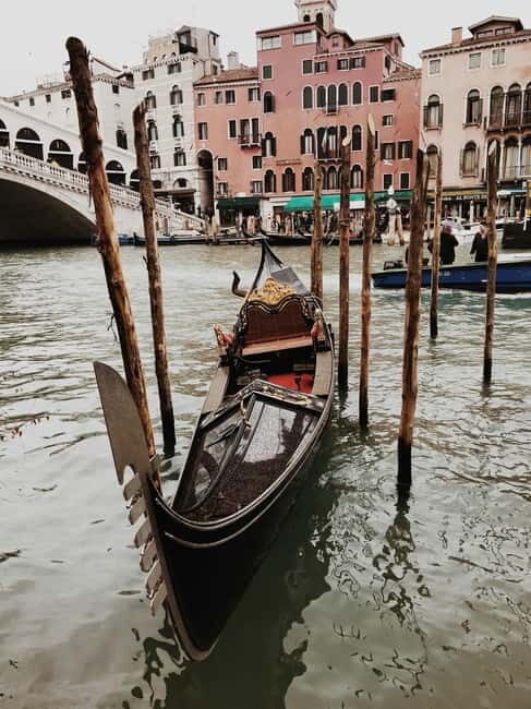 Venice: Gondola tour with live introductory commentary and audio guide - The Real Value: Why This Tour Works Well