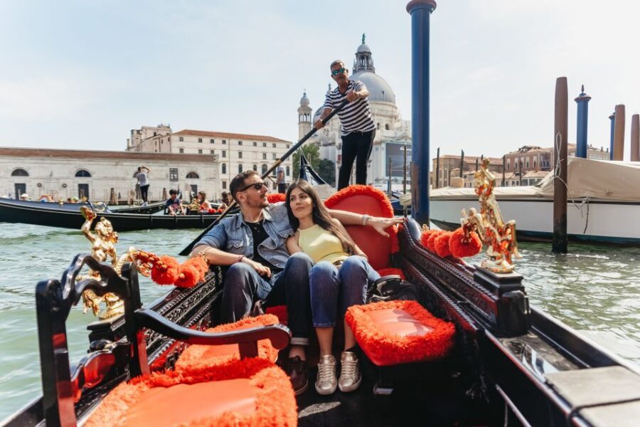 Venice: Grand Canal Gondola Ride with App Commentary - The Introduction Walk