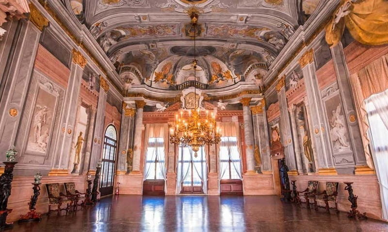 Venice: Grand Canal Palace Escorted Tour & Casanovas Allure - Inside the Palace: What to Expect