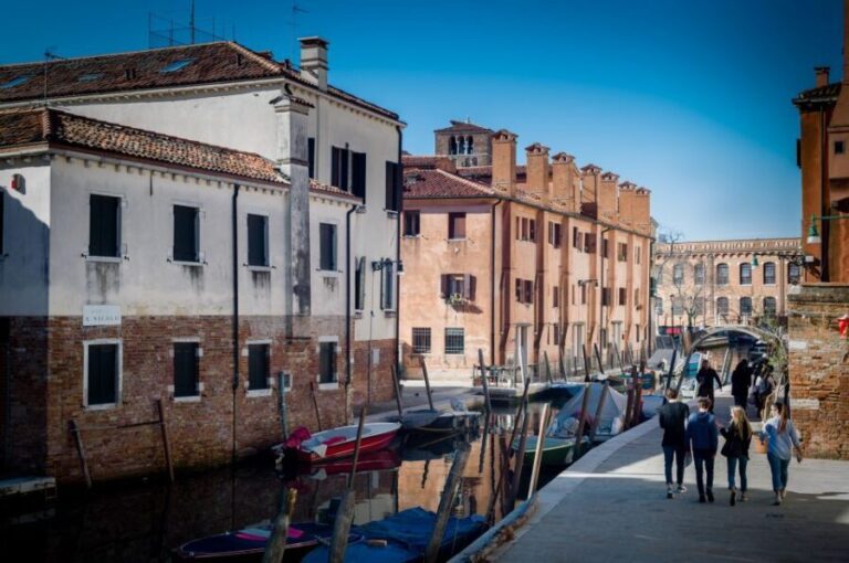 Venice: Hidden Spots Guided Photography Tour - Exploring Venice Through a Lens